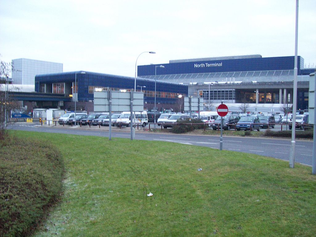 London Gatwick Airport (LGW) - Britain's second busiest airport ...
