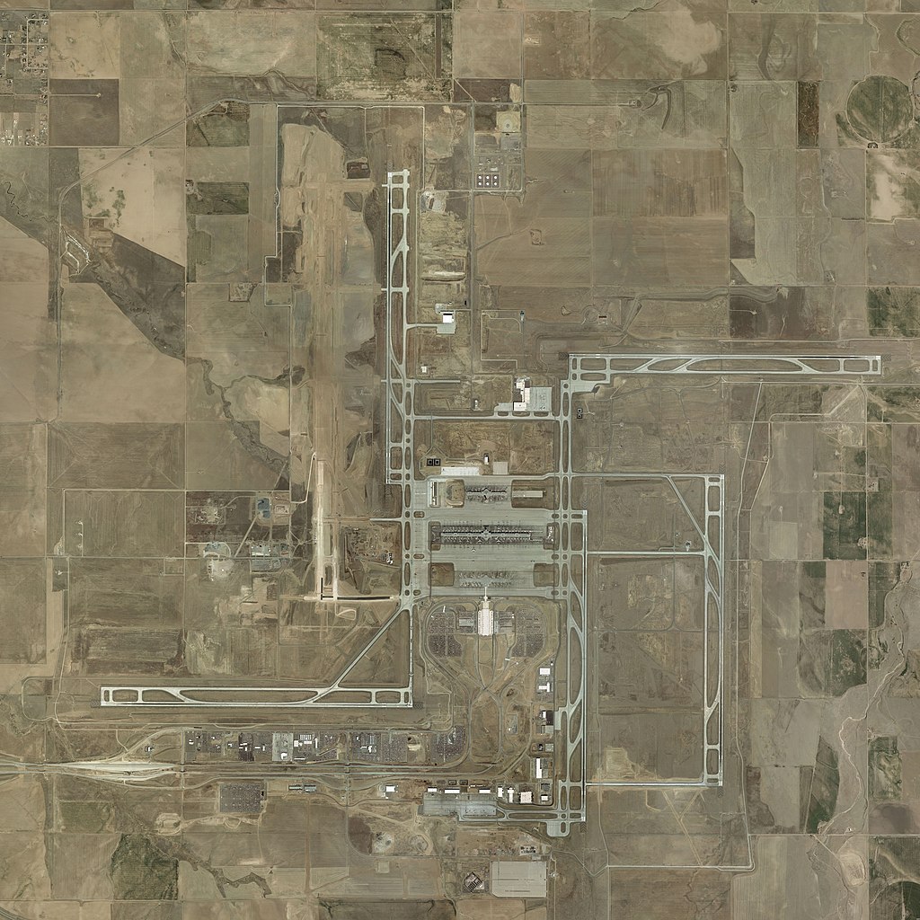 Denver International Airport (DEN) - The largest US airport by size ...