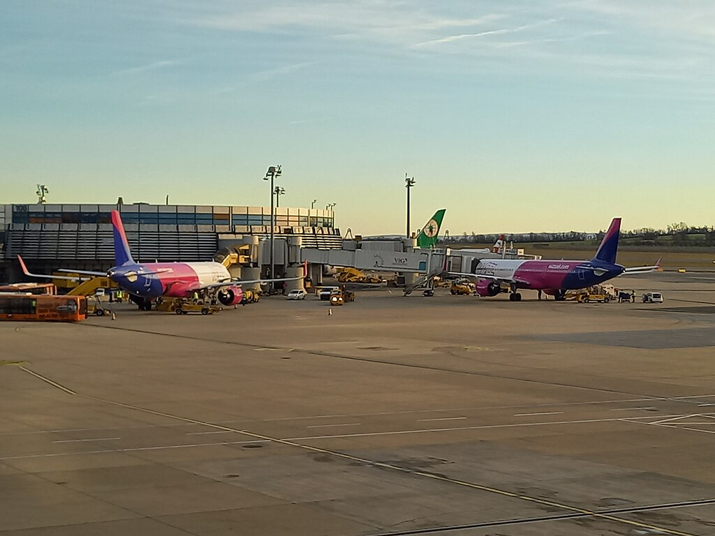 Vienna International Airport (VIE) - One of Europe's 20 busiest ...