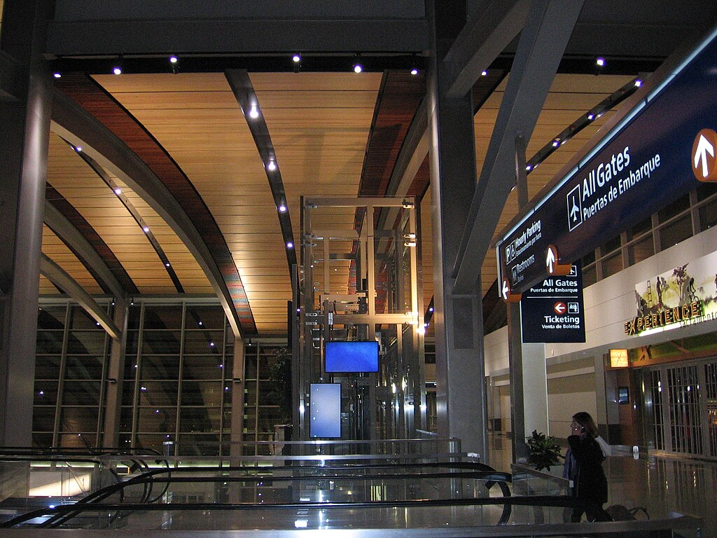 Sacramento International Airport (SMF) - the fourth busiest airport in ...