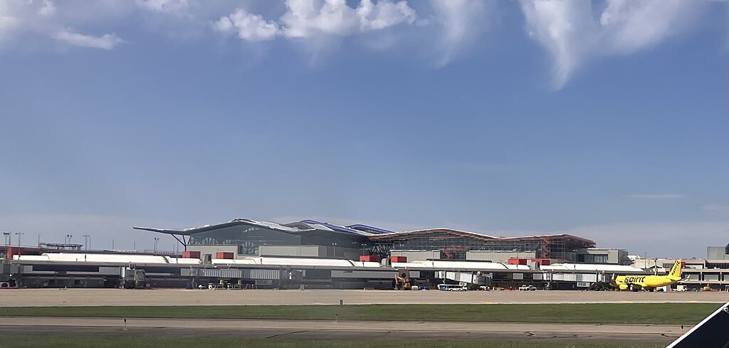 Pittsburgh International Airport (PIT) - a top 50 non-hub airport in ...