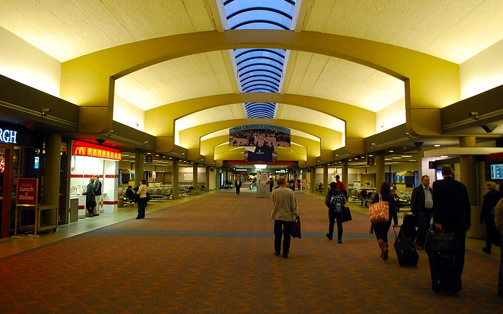 Pittsburgh International Airport (PIT) - a top 50 non-hub airport in ...