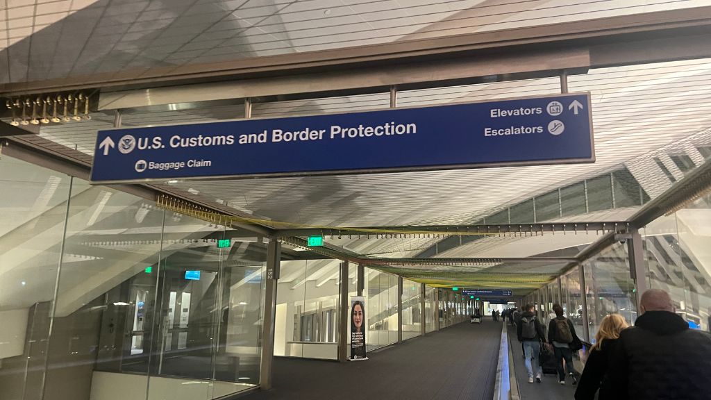 Explore LAX Airport – all airport services and amenities | Airport ...